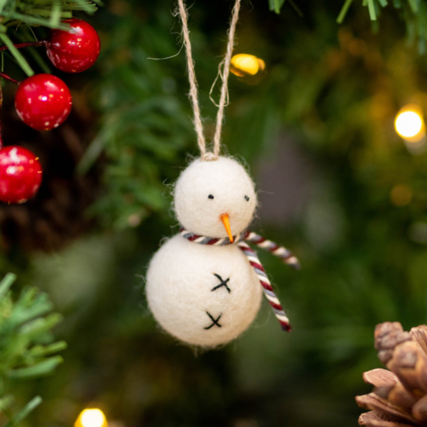 East of India Round Felt Hanging Snowman | Temptation Gifts